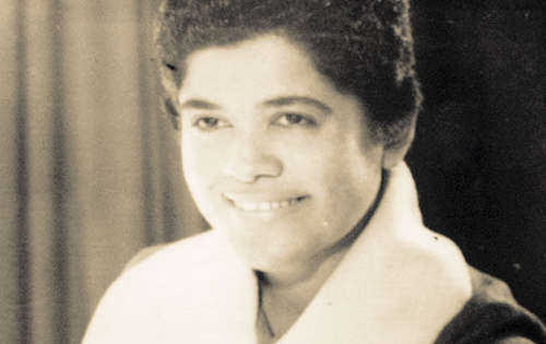 Homenaje a poetisa | Día a Día