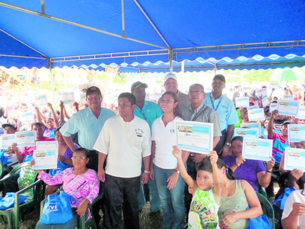 Nasos y teribes reciben casas en Bocas | Día a Día