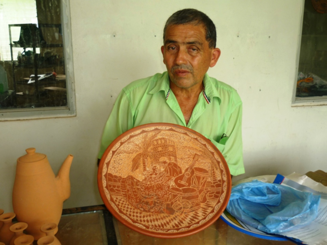 Artista del barro y la pintura | Día a Día