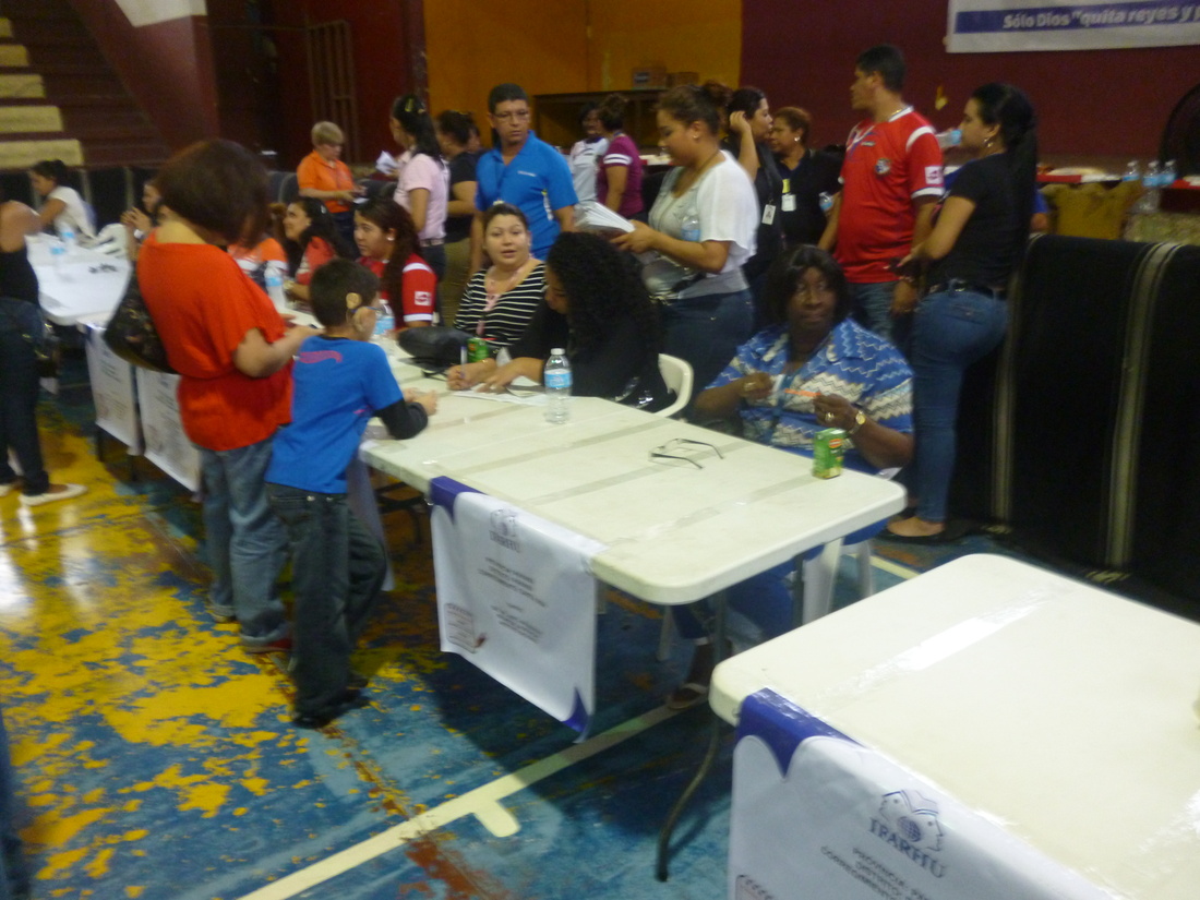 Miles han cobrado su beca | Día a Día