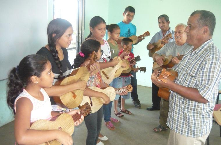 Estudian la mejorana | Día a Día