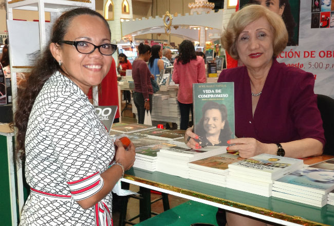 Rose Marie Tapia, la número 1 en la XIII FIL 2017 | Día a Día