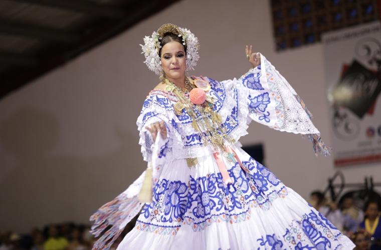 Un homenaje al traje más hermoso: la pollera | Día a Día