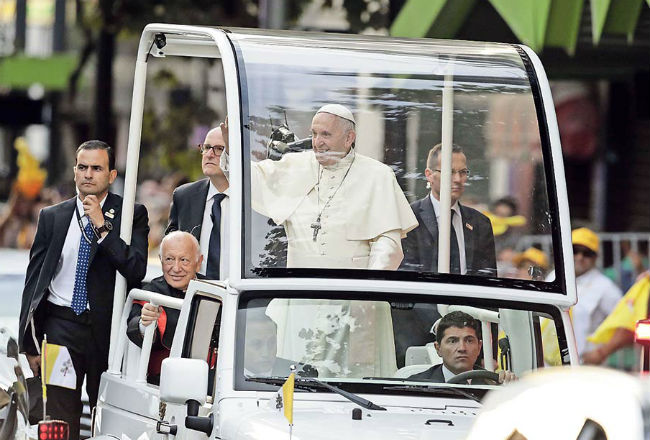 Papamóvil, el auto exclusivo para trasladar al Papa | Día a Día