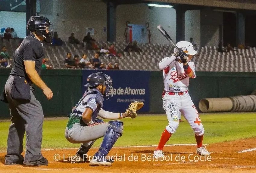 Coclé sigue repartiendo palo en el Campeonato Nacional de Béisbol ...