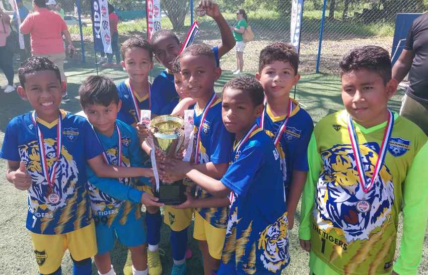 Villa Norma FC se alzó con el tercer lugar de la Kids Cup | Día a Día
